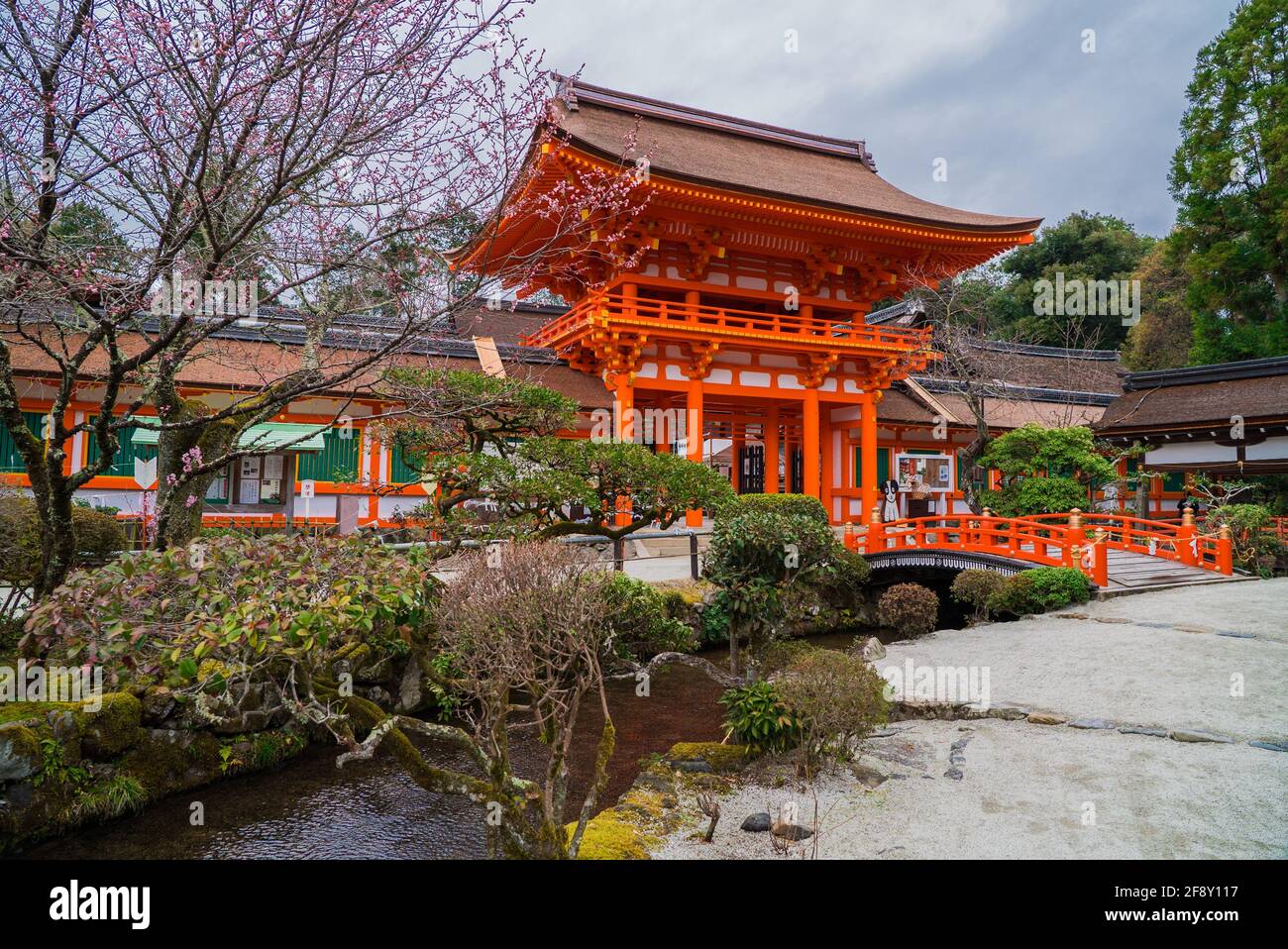 Pont japonais rouge Banque de photographies et d’images à haute ...