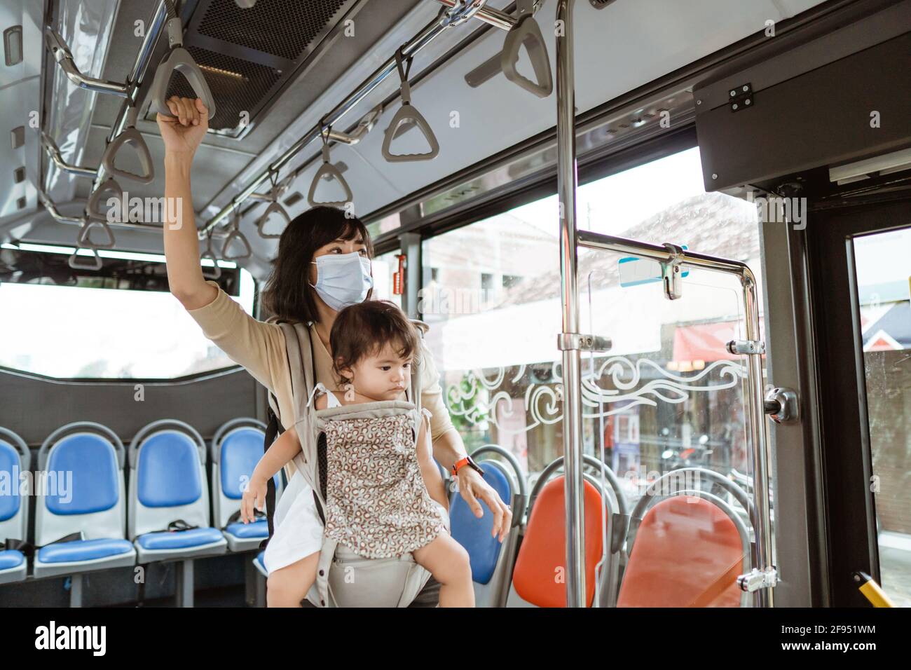 Sur Le Bus Banque d'image et photos - Alamy