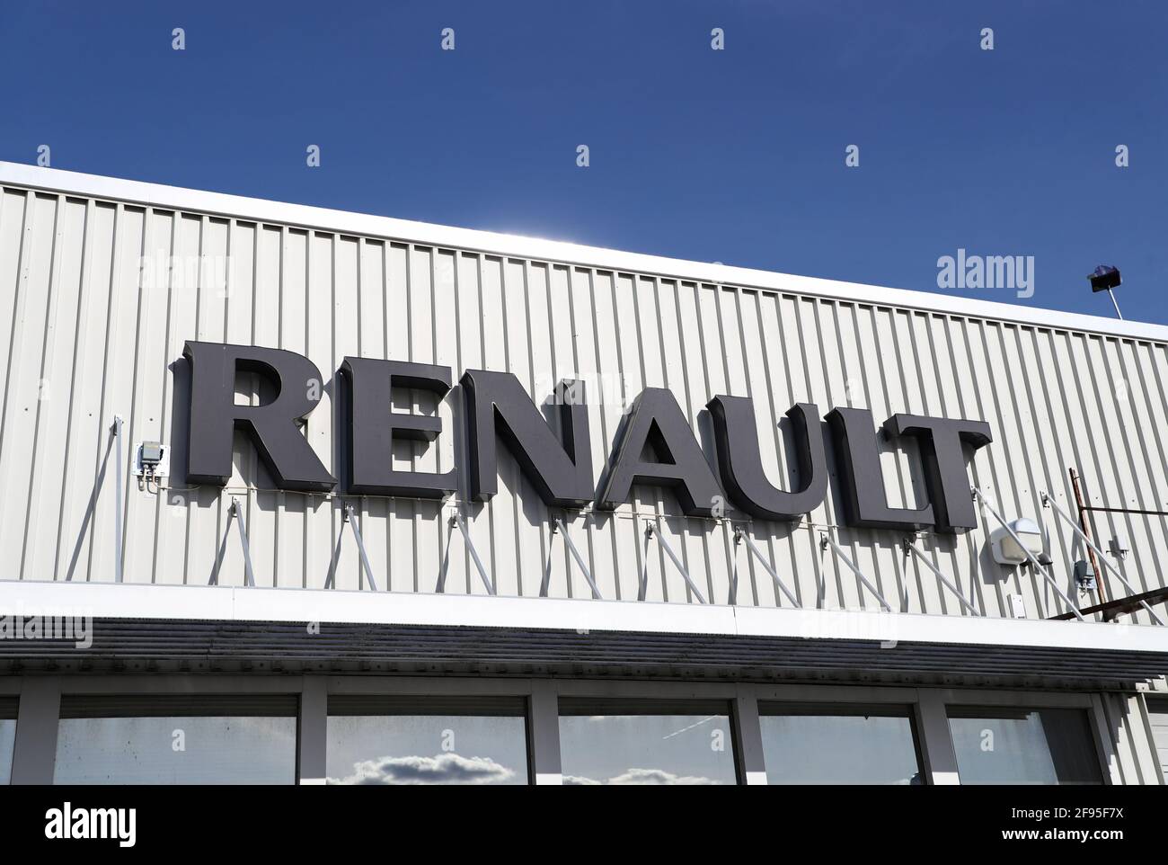 Enseigne renault en métal Banque de photographies et d’images à haute ...