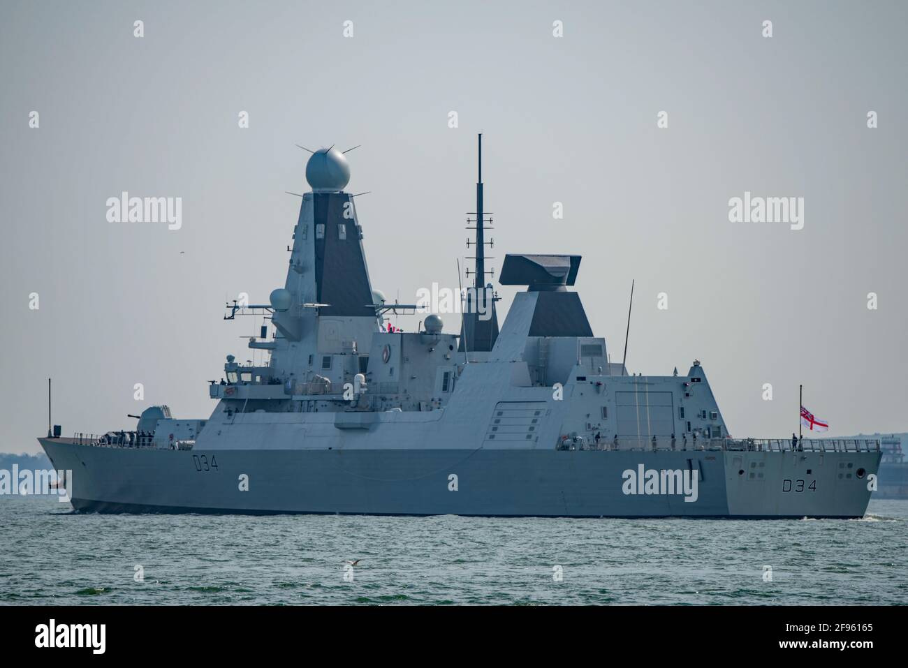 HMS Diamond se rendre en mer depuis Portsmouth (Royaume-Uni) le 16/4/21 ...