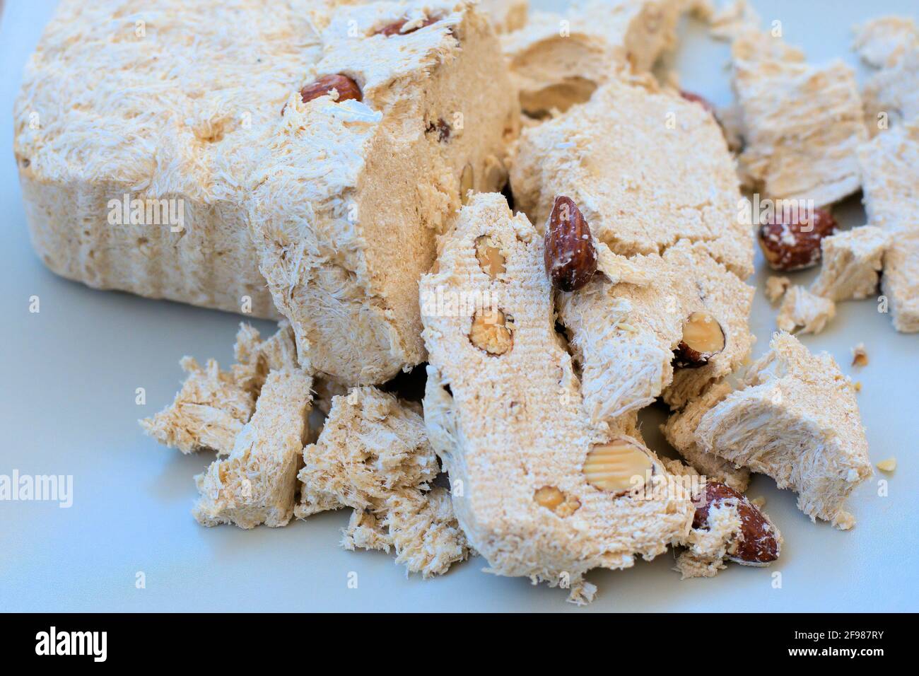 Halva aux amandes Banque de photographies et d’images à haute ...