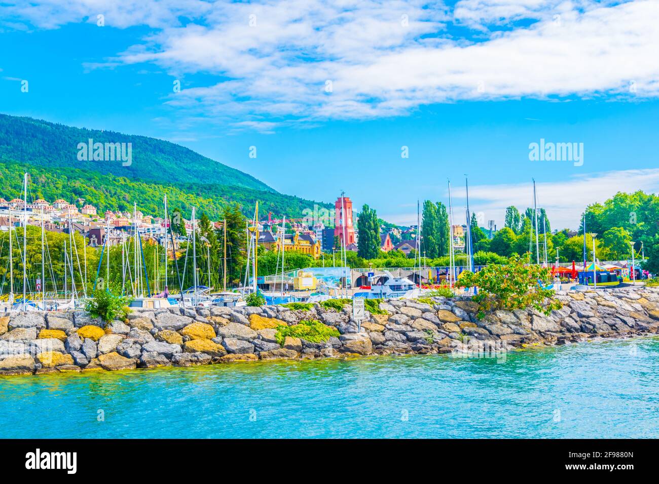Neuchatel Lake Switzerland Pier Banque d'image et photos - Alamy