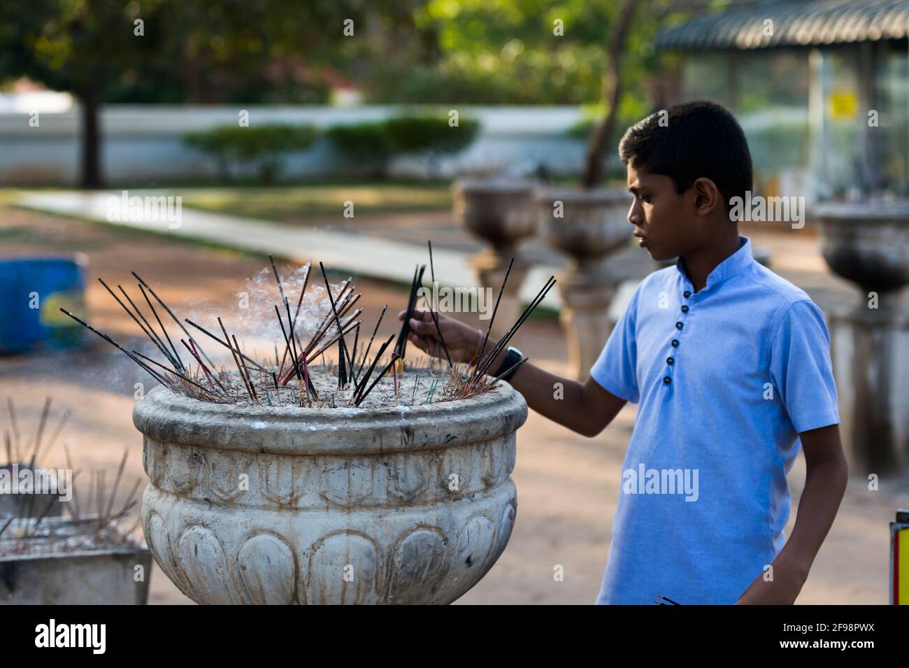 Kataragama temple sri lanka Banque de photographies et d’images à haute ...