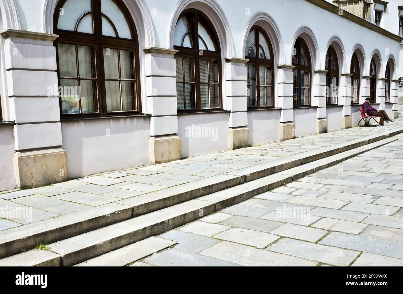 Vieilles personnes assises sur un banc Banque de photographies et d ...