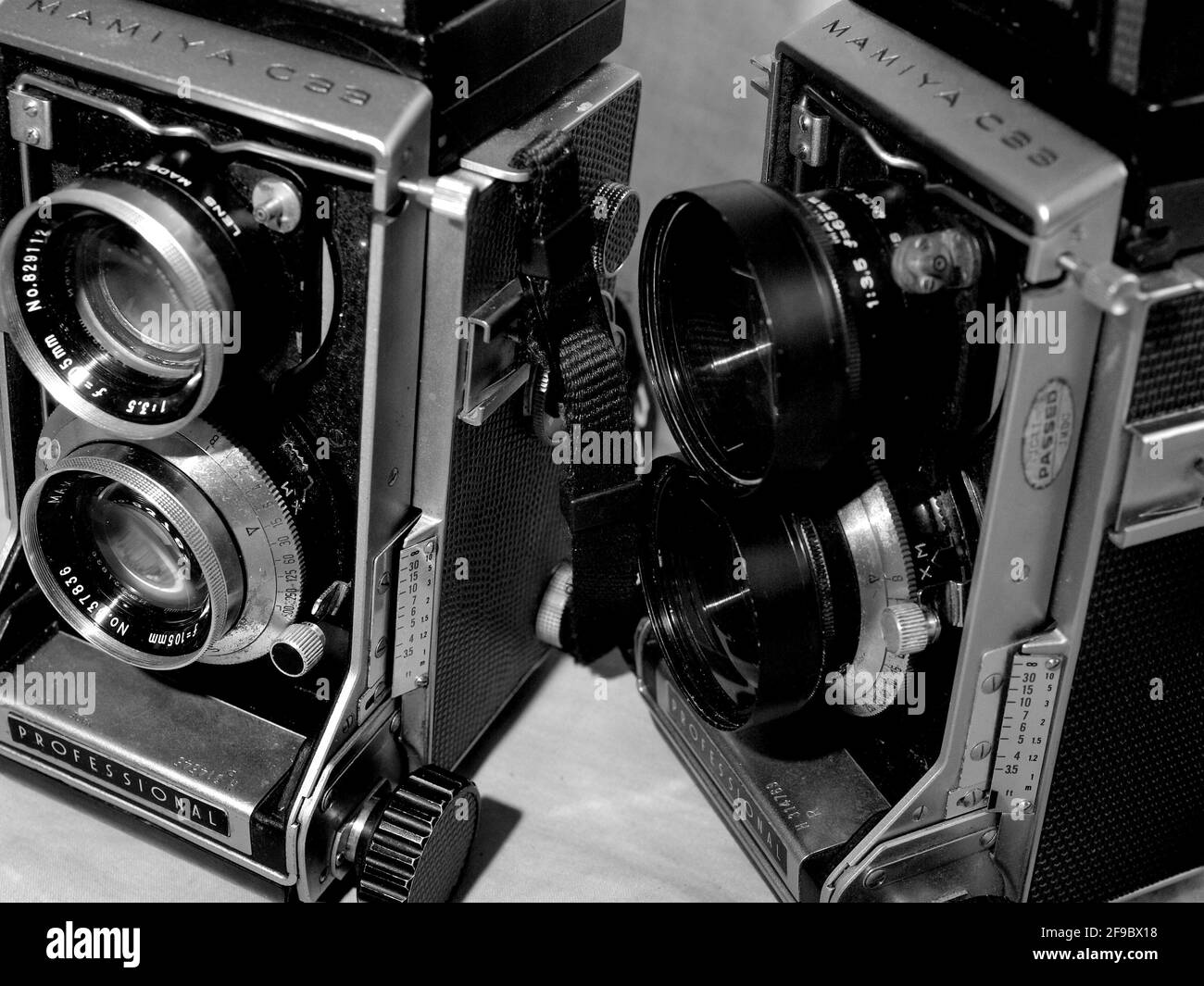 Appareil photo mamiya tlr Banque de photographies et d’images à haute ...