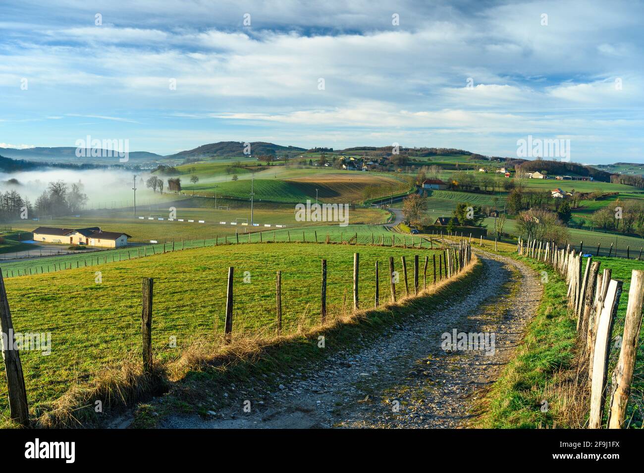 Ferme grange chemin campagne rural Banque de photographies et d’images ...