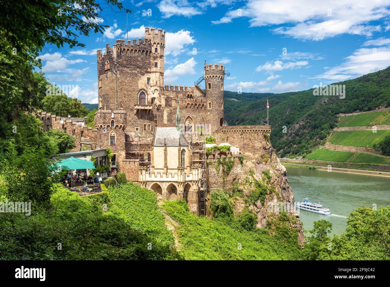 Le château historique de Burg Rheinstein, l'un des plus célèbres ...