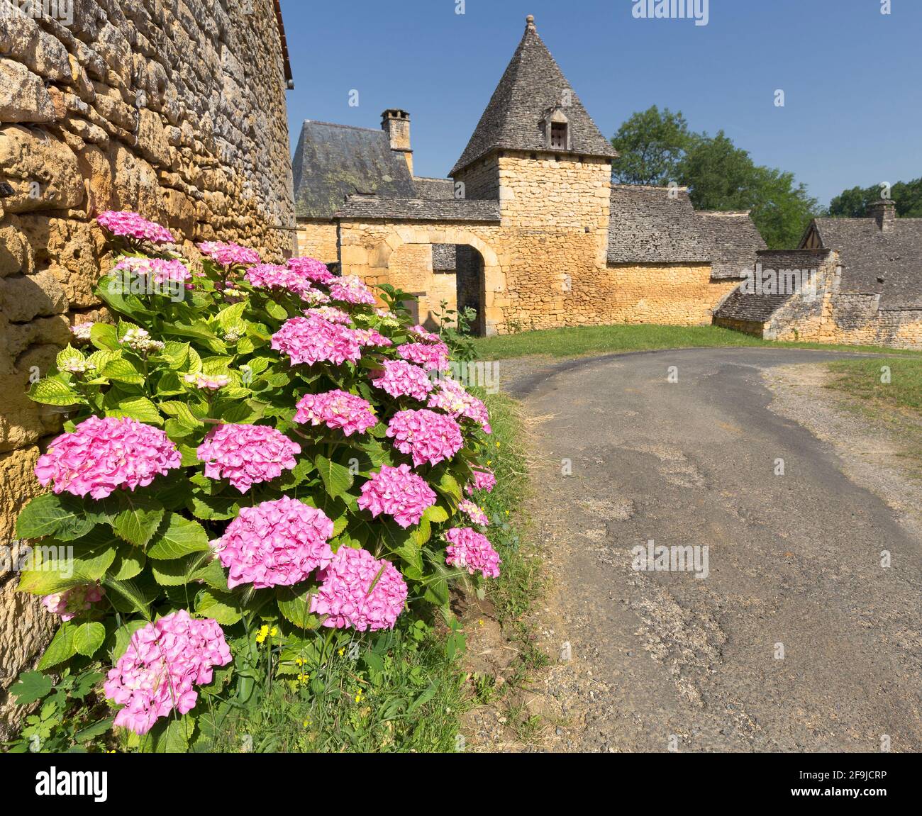 Le beau village de Lasserre, en Dordogne, possède de nombreuses ...