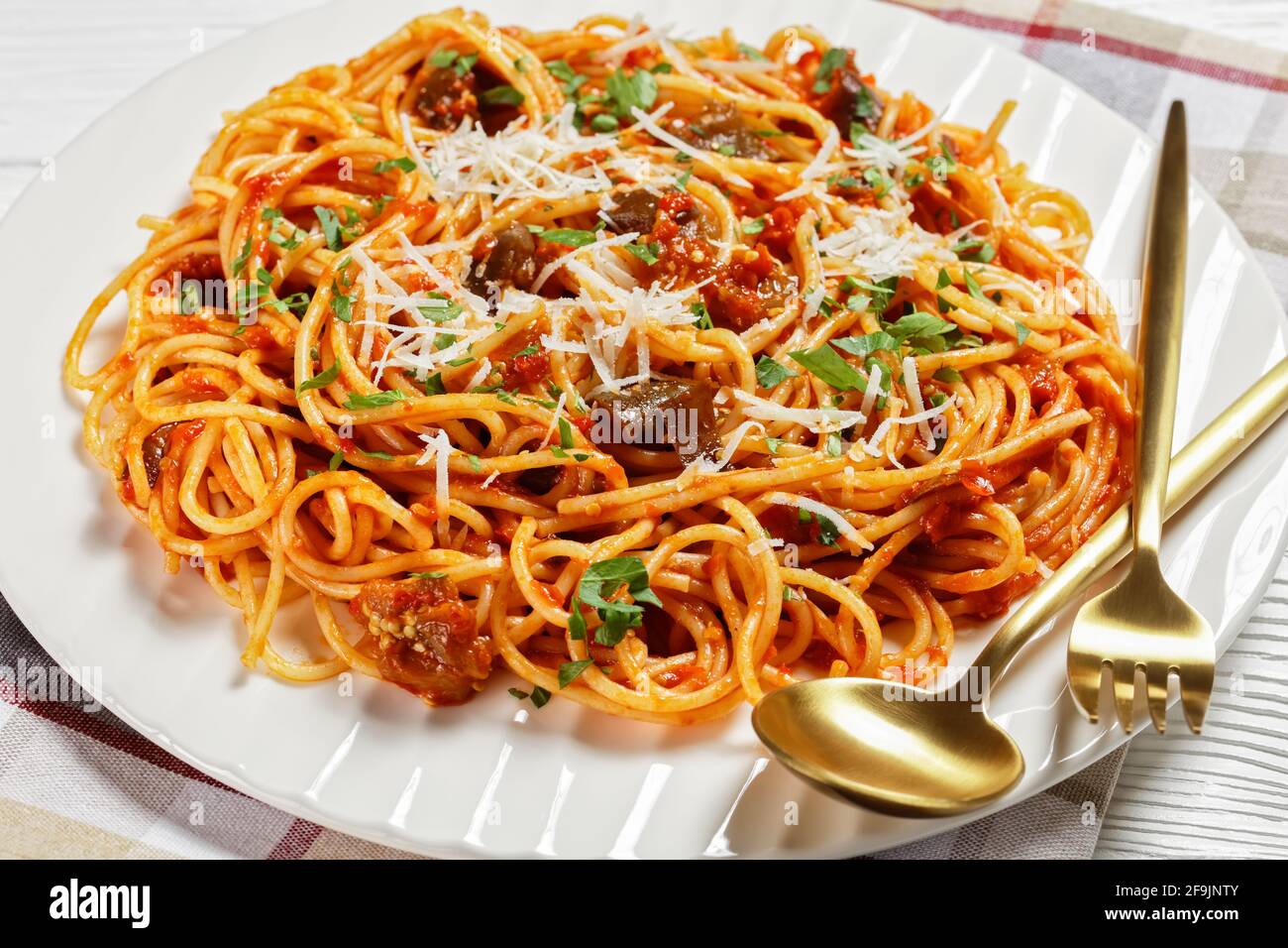 Spaghettis Aux Aubergines Et Au Parmesan