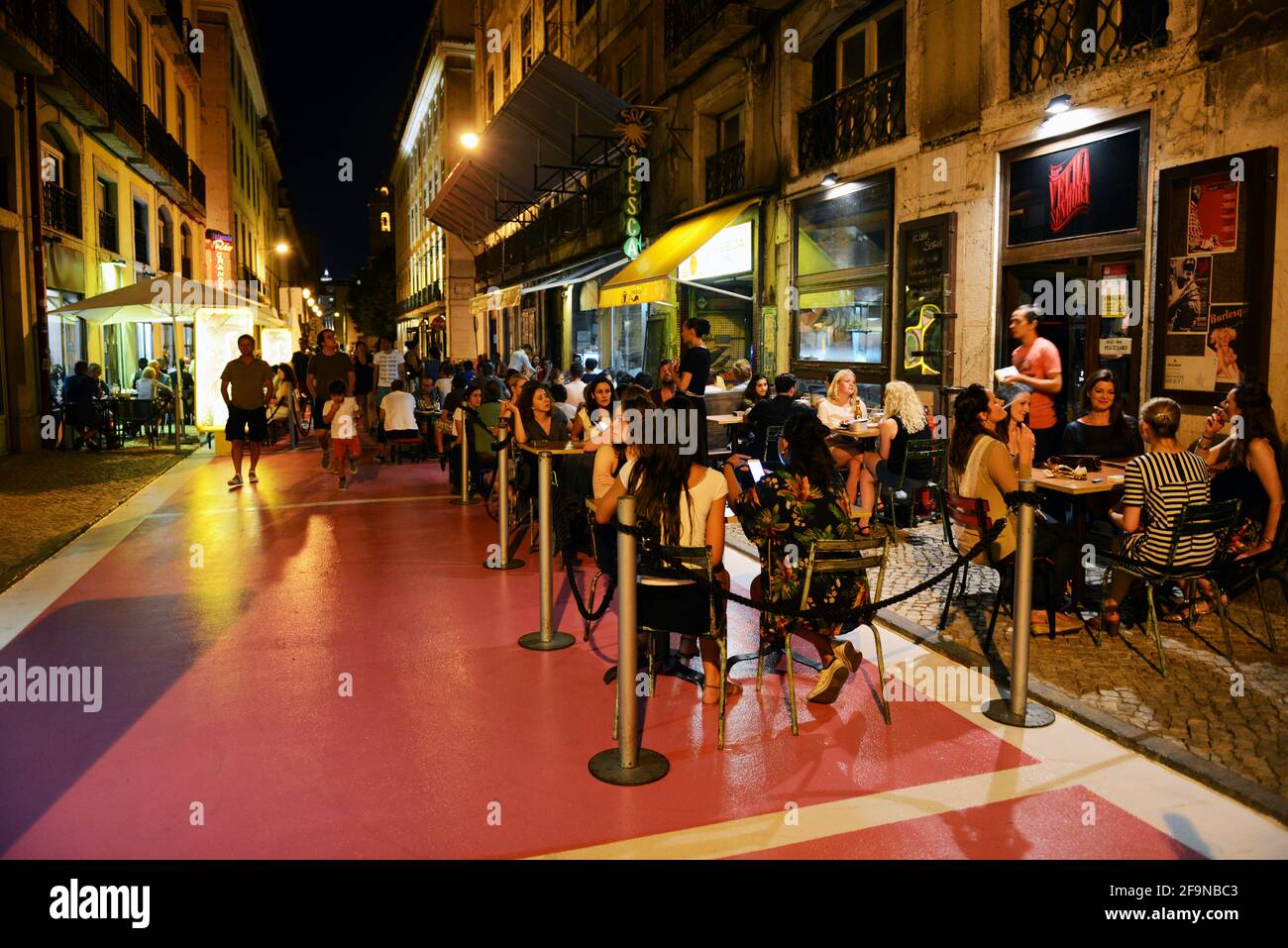 Rue rose Banque de photographies et d’images à haute résolution - Alamy