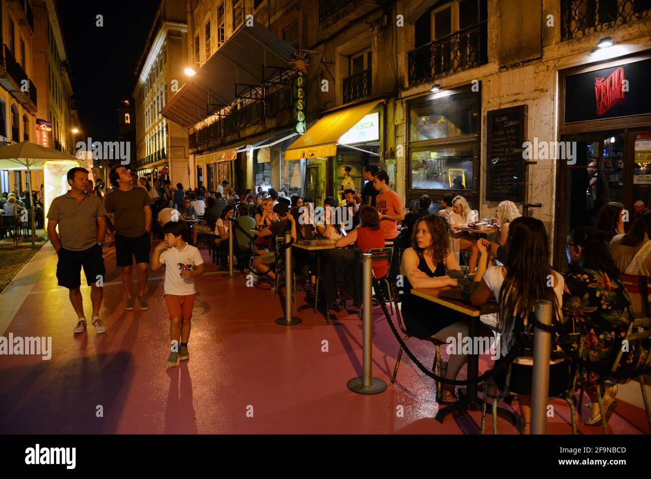 Rue rose Banque de photographies et d’images à haute résolution - Alamy