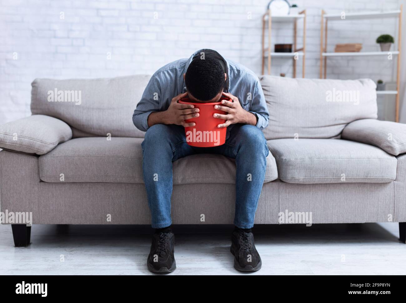 Homme Qui Vomit Banque De Photographies Et Dimages à Haute Résolution