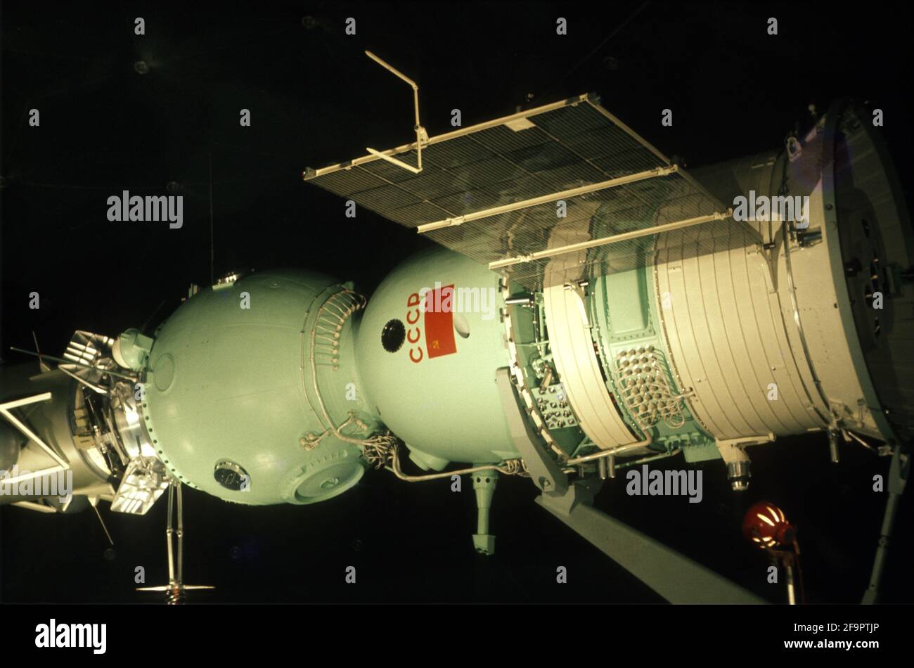 Un Vaisseau Spatial Américain Apollo Amarré Au Russe Soyouz Via L
