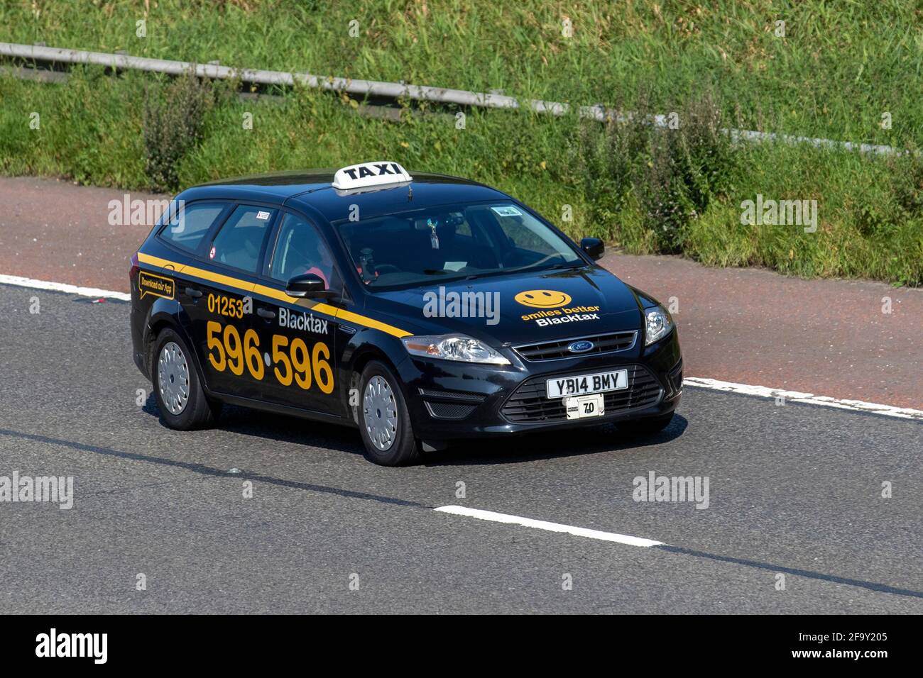 2014 Ford Mondeo Edge TDCi 1560cc diesel taxi véhicules en mouvement ...