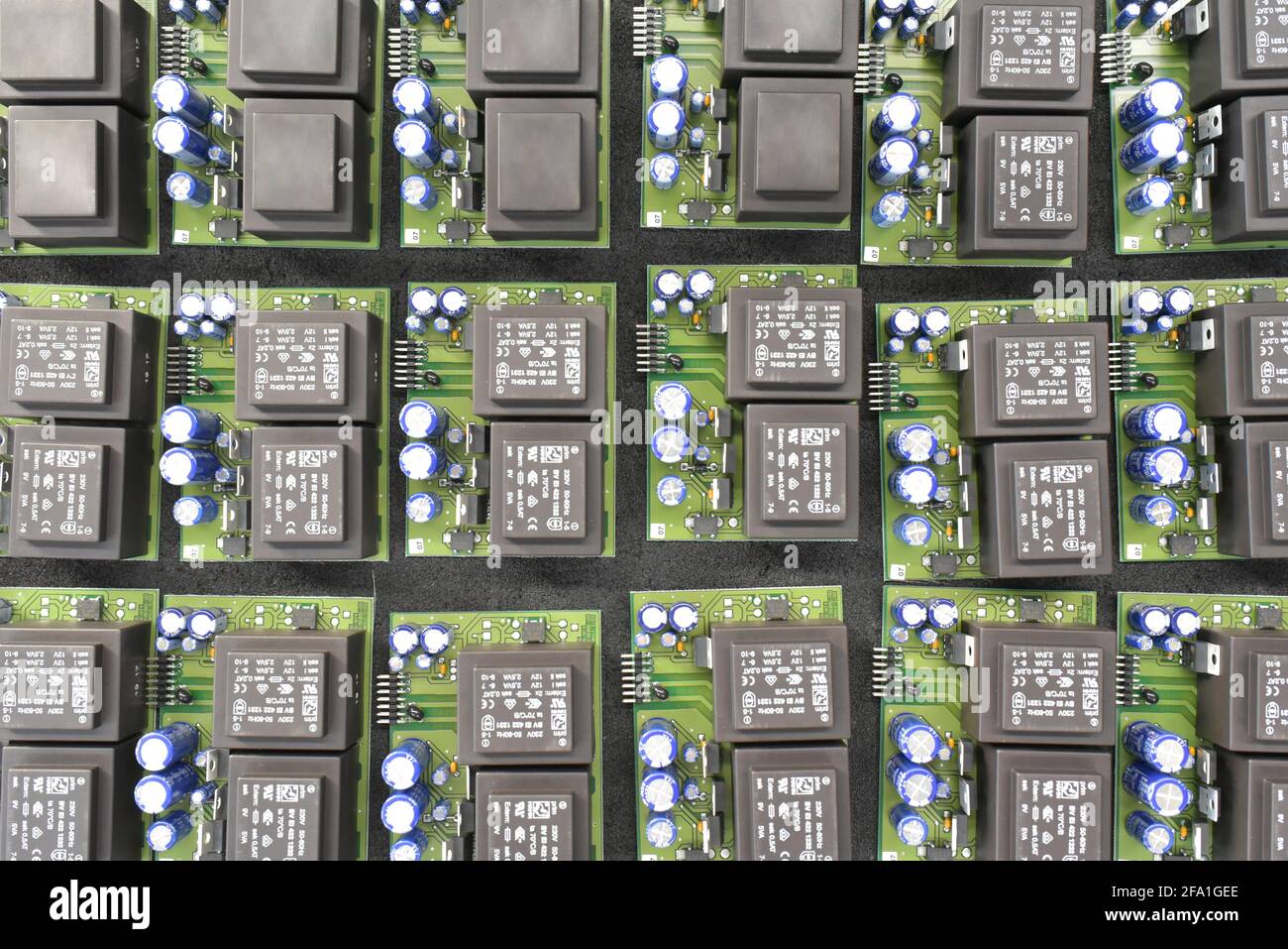 Production de la micro-électronique dans une usine industrielle moderne ...