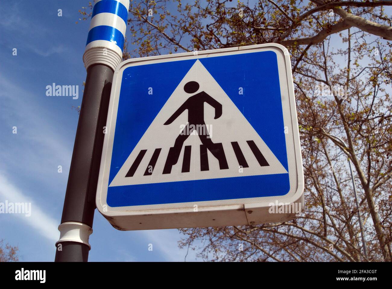 Zebra crossing sign Banque de photographies et d’images à haute ...