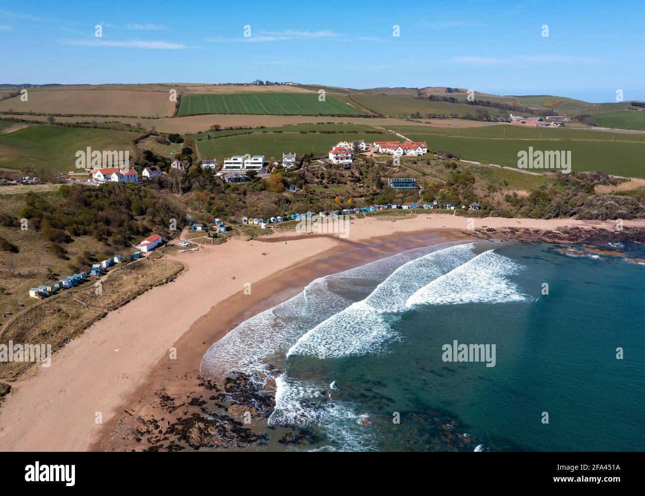 Cabines De Plage De La Baie De Coldingham Banque d'image et photos - Alamy