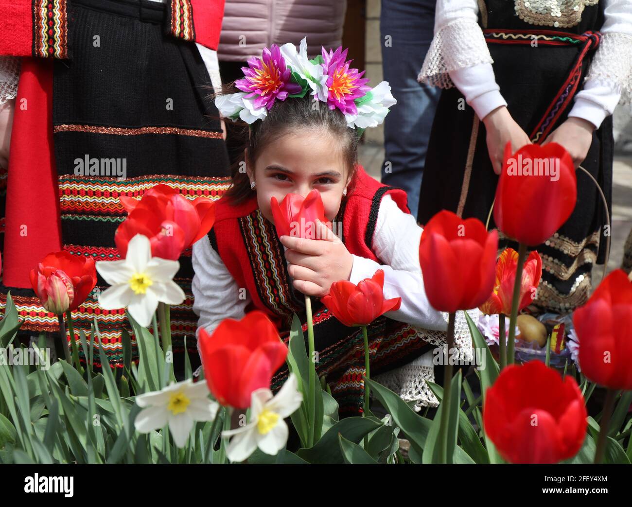 Lazarki est une fête traditionnelle bulgare. Les filles qui sont ...