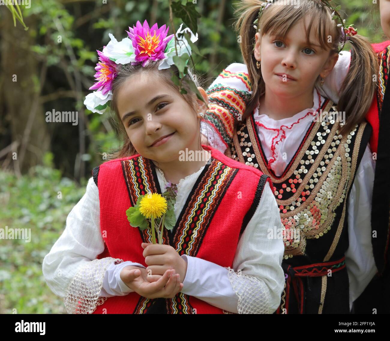 Lazarki est une fête traditionnelle bulgare. Les filles qui sont ...