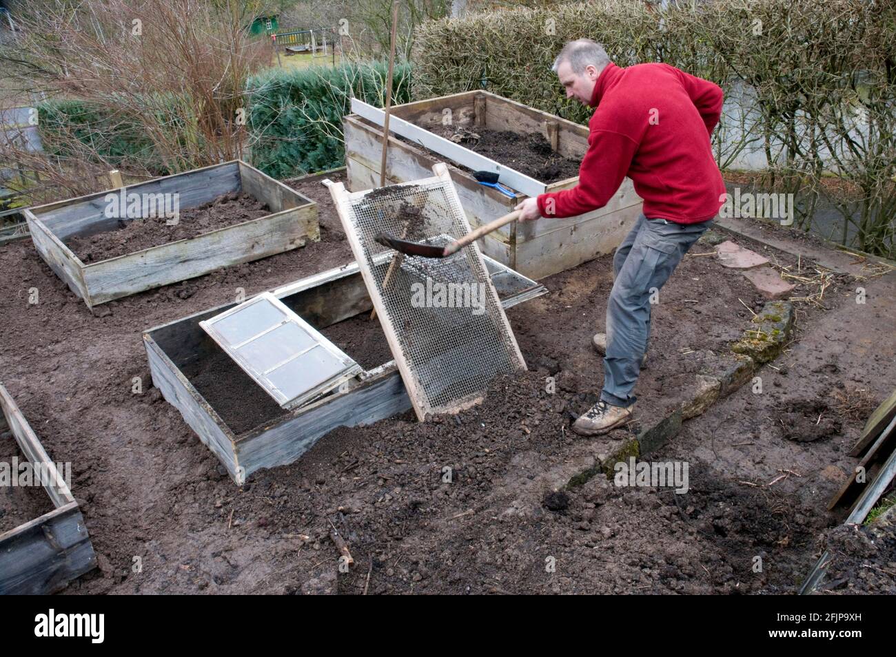 Tamiser le compost Banque de photographies et d’images à haute ...