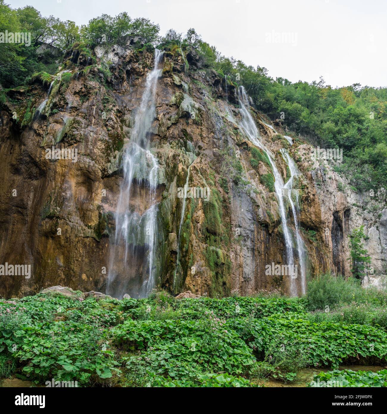 Le parc national des lacs de Plitvice est l'un des plus anciens et des ...