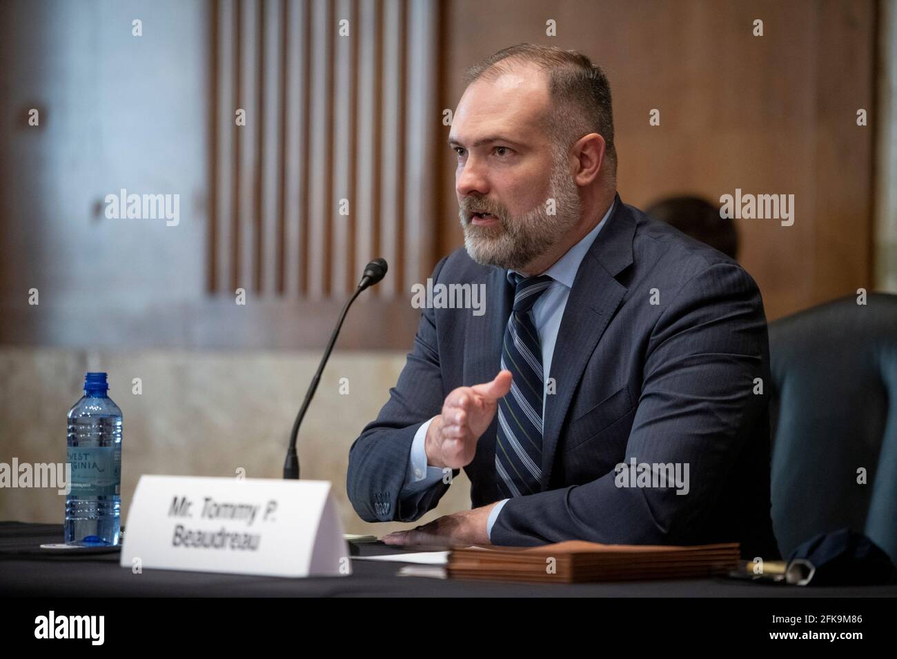 Tommy P. Beaudreau comparaît devant une audience du Comité sénatorial ...