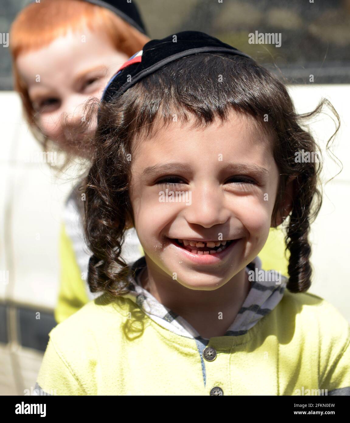 Portrait d'un jeune garçon orthodoxe juif pris dans le quartier de MEA ...