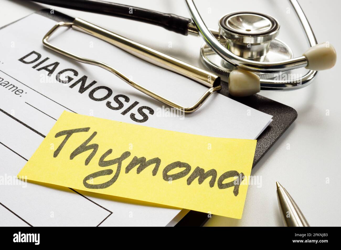 Forme de diagnostic et signe de thymome et stéthoscope Photo Stock - Alamy