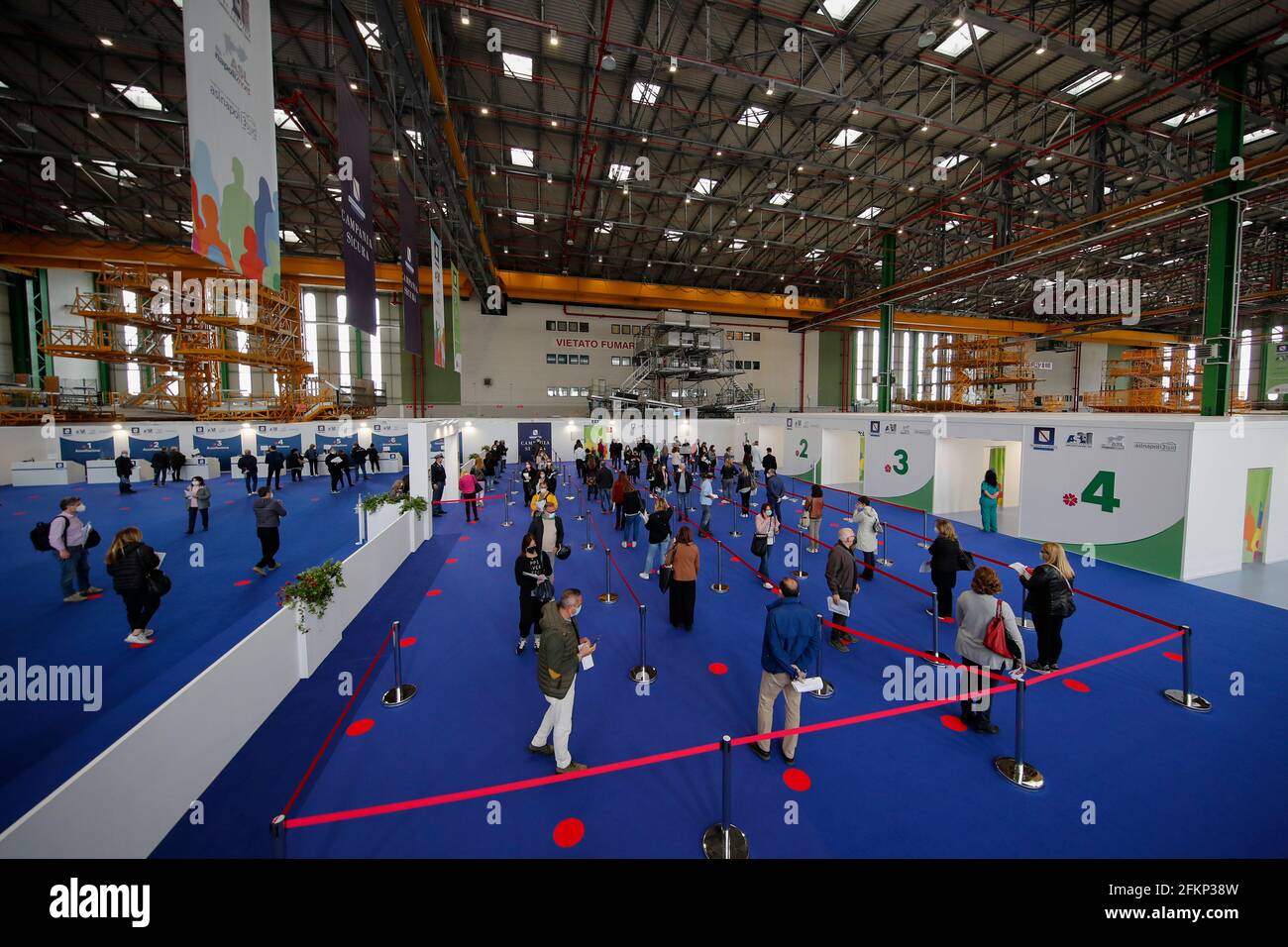 Hangar atitech Banque de photographies et d’images à haute résolution - Alamy