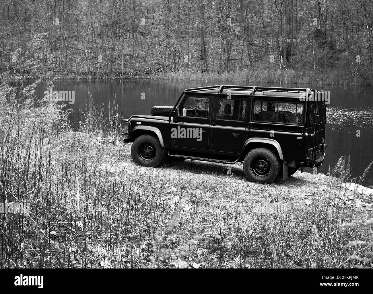 Land rover defender lwb Banque de photographies et d’images à haute ...