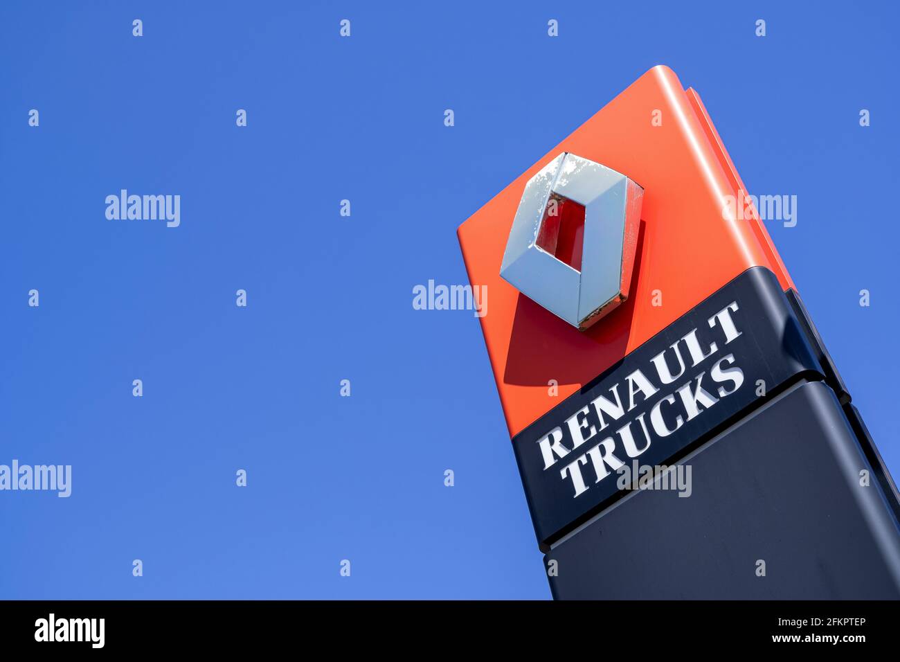 Renault truck logo Banque de photographies et d’images à haute ...