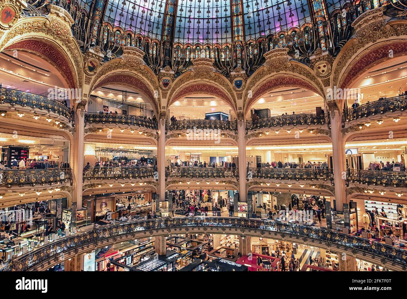 Grand magasin parisien galeries lafayette Banque de photographies et d ...