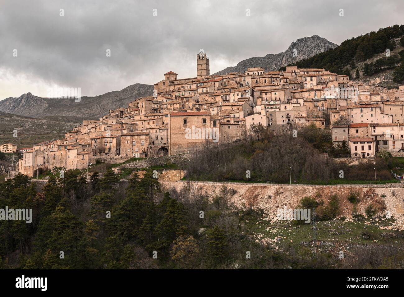 Montagnes des apennins en italie Banque de photographies et d’images à ...
