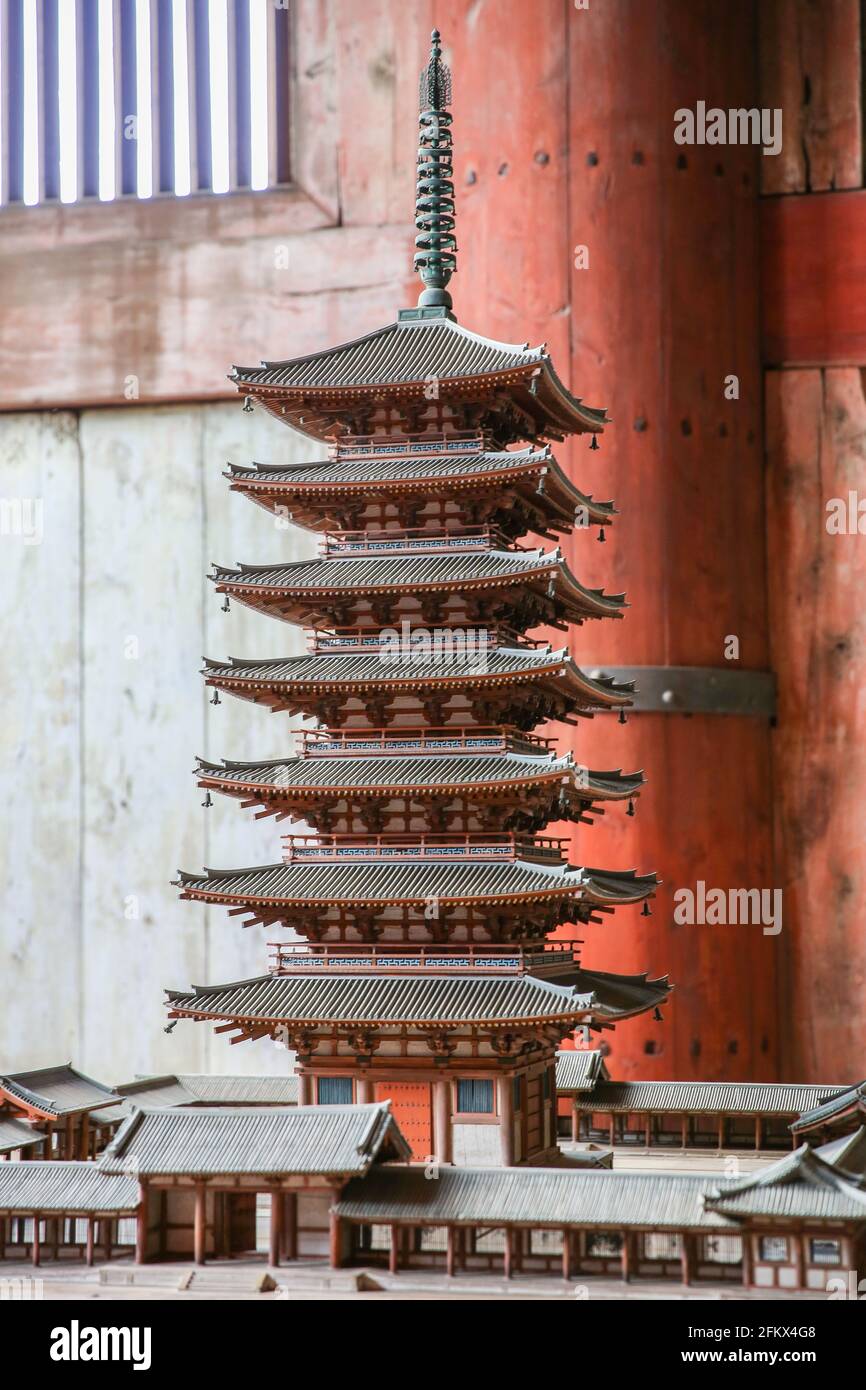 Modèle d'une pagode japonaise à sept niveaux au Temple Todaiji, Nara. L'une des plus grandes ...