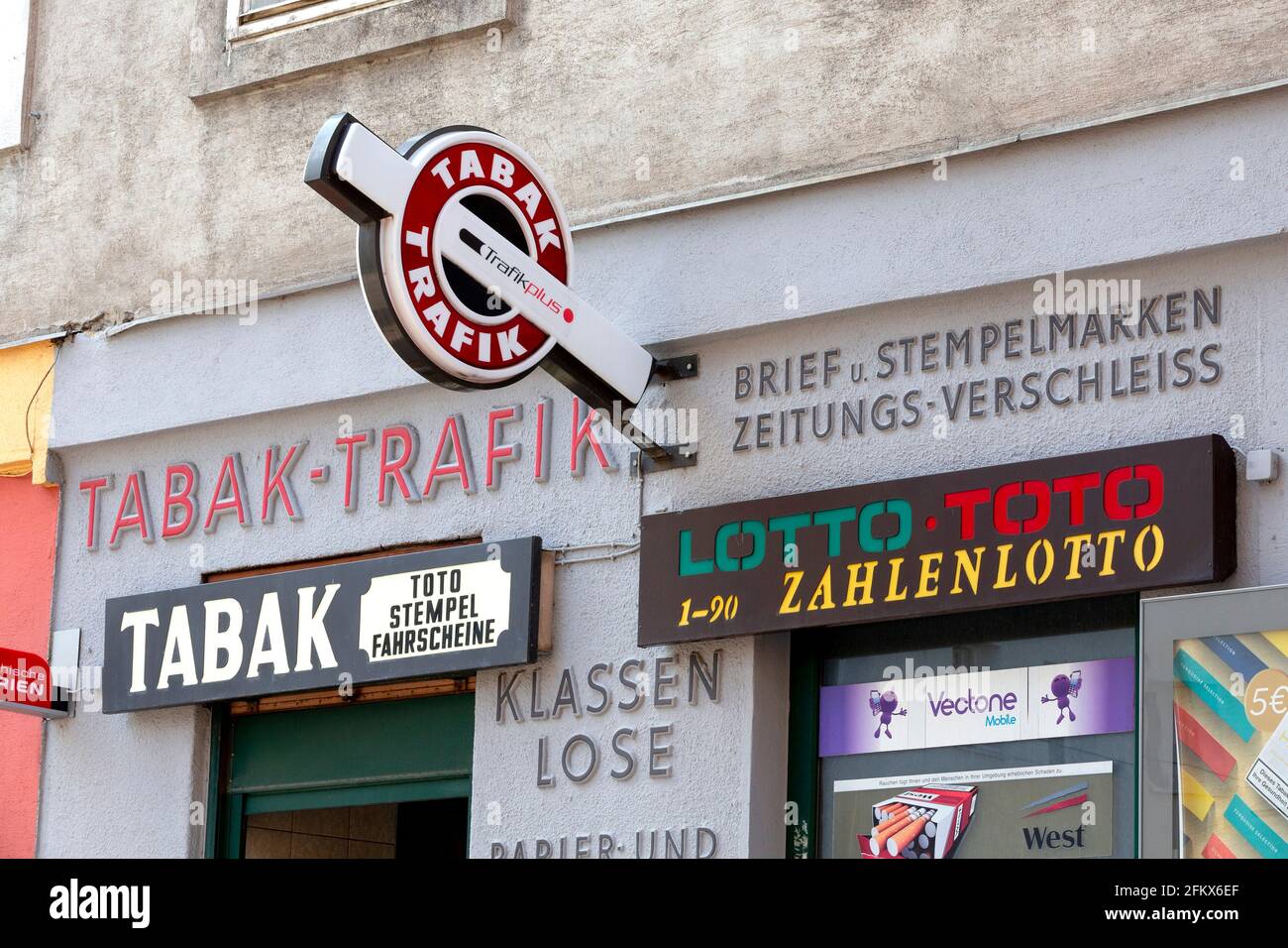 Kiosque à tabac Banque de photographies et d’images à haute résolution ...