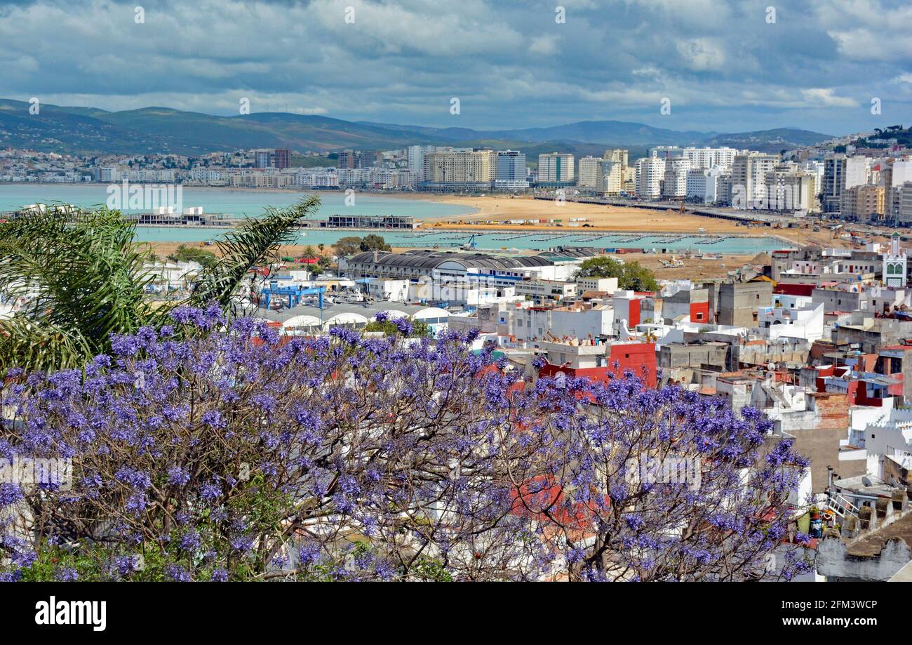 Port de la ville de tanger Banque de photographies et d’images à haute ...