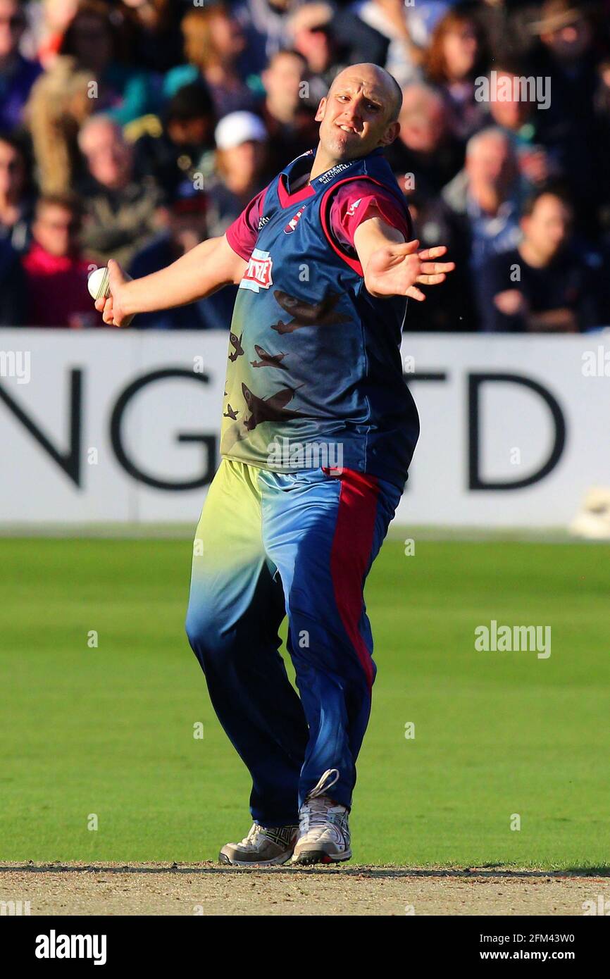 James Tredwell en action de bowling pour Kent pendant Essex Eagles vs ...