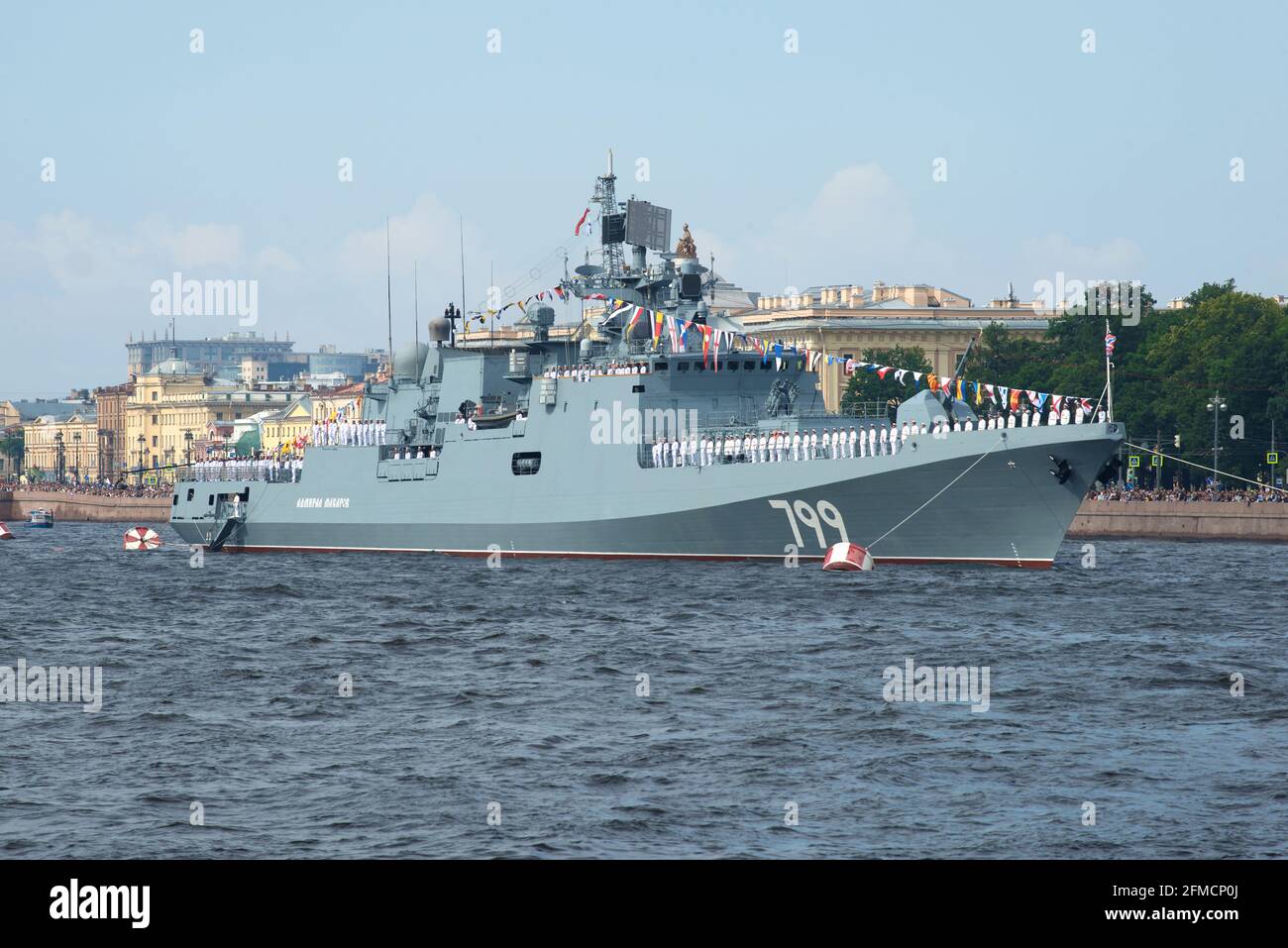 SAINT-PÉTERSBOURG, RUSSIE - 30 JUILLET 2017 : la nouvelle frégate ...