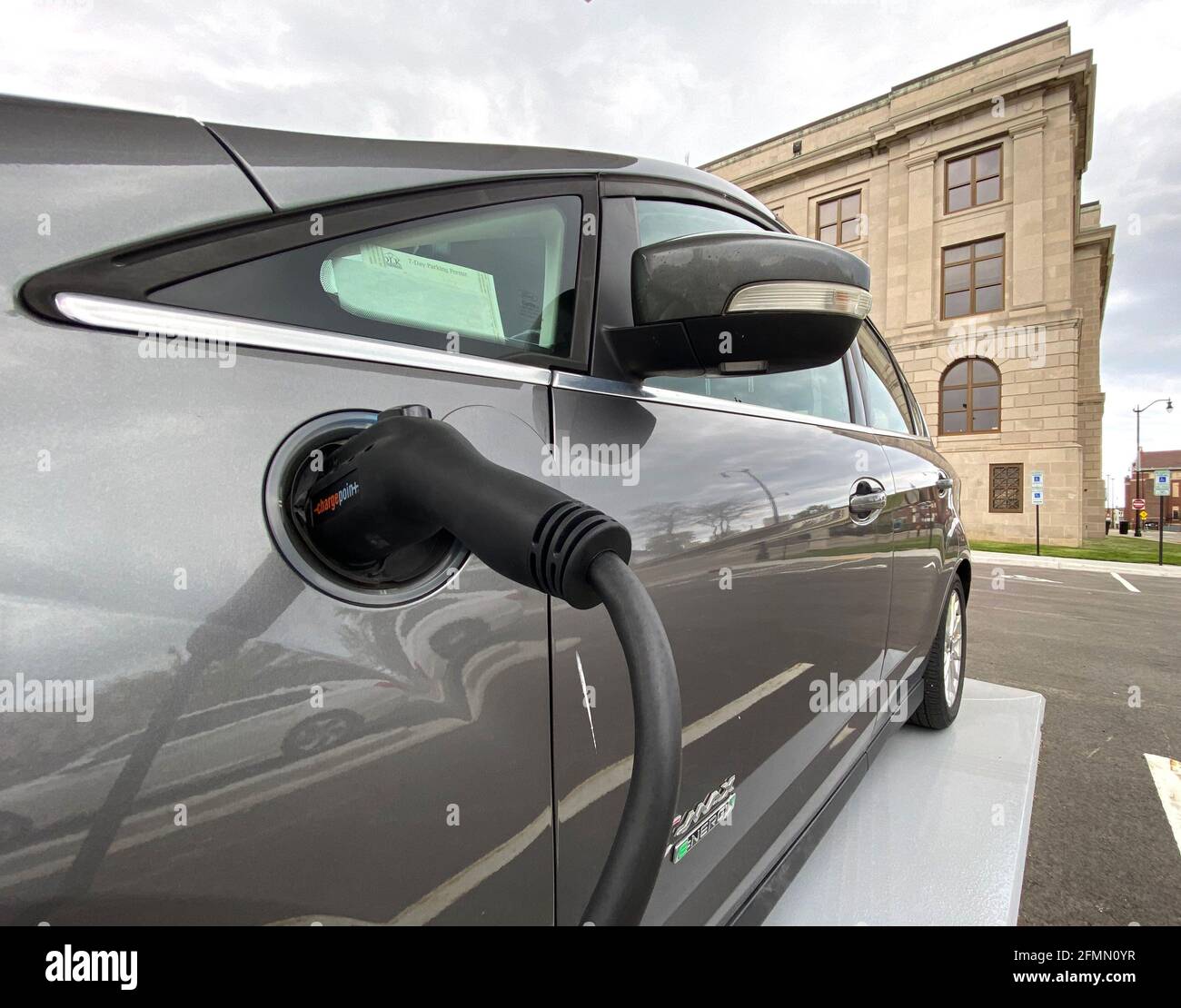 Racine, Wisconsin, États-Unis. 10 mai 2021. Une voiture hybride ...