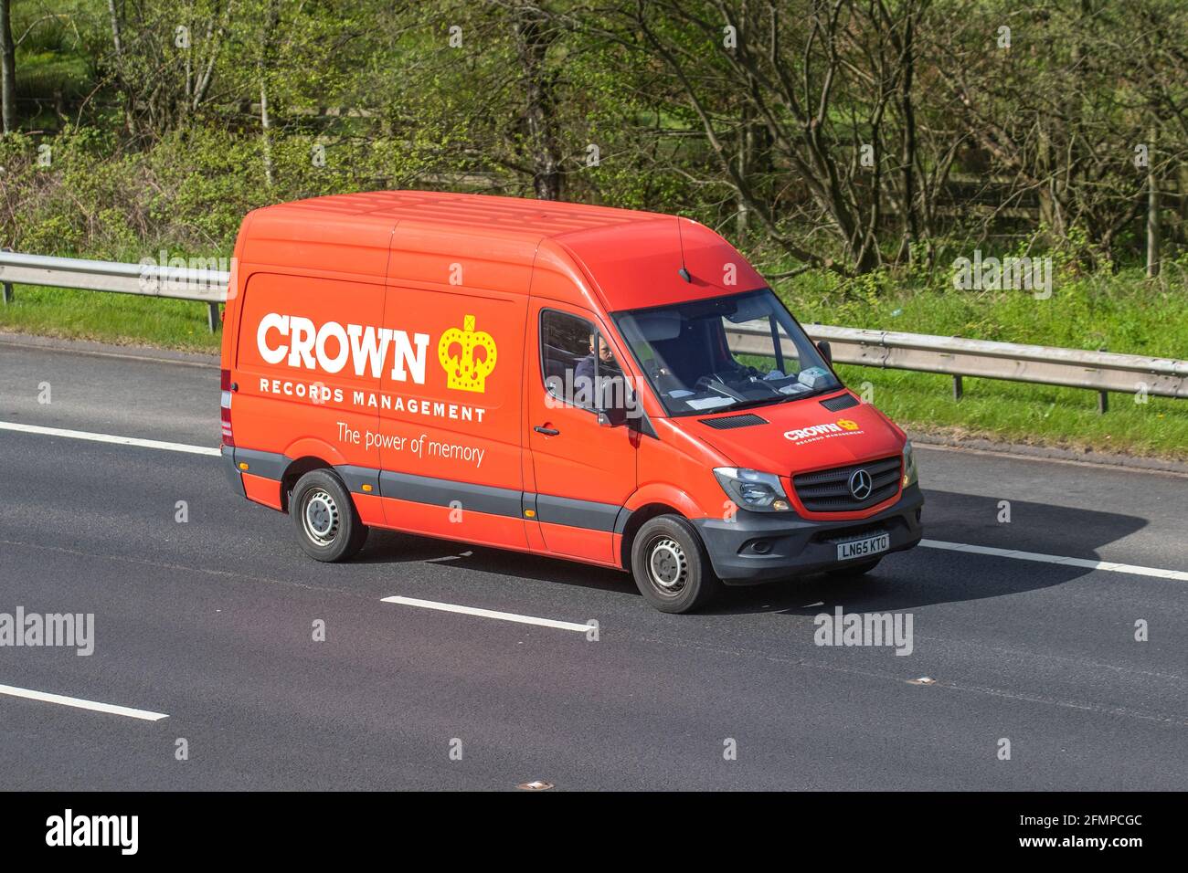 Fourgonnettes mercedes benz sprinter 2015 Banque de photographies et d ...