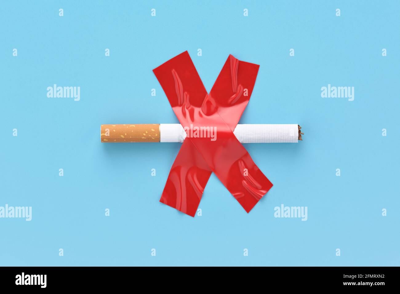Cigarette barrée, collée avec du ruban adhésif rouge, concept interdit ...