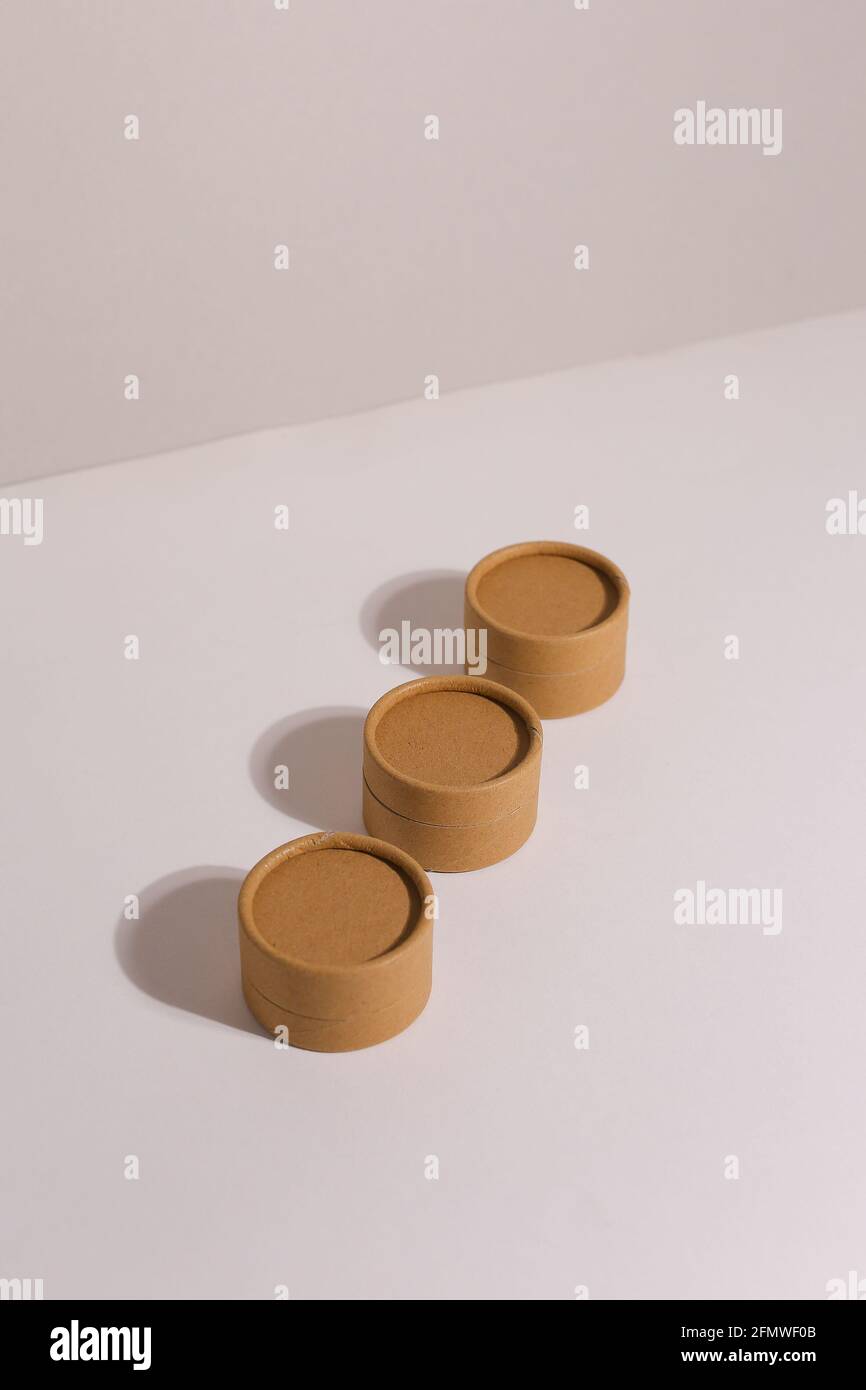 Tube en papier recyclable avec bouchon en papier, conteneur en carton ...