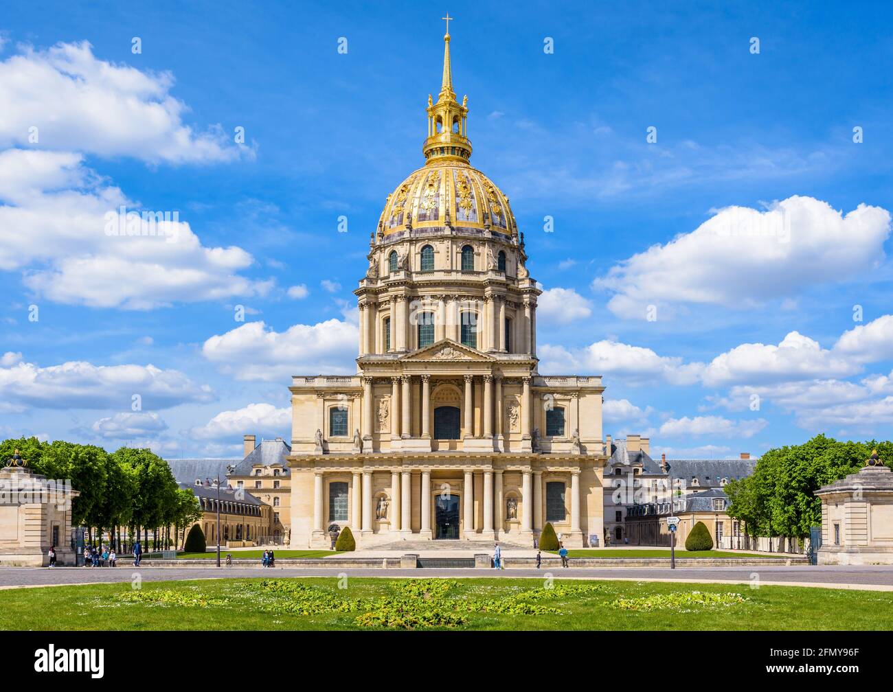 Façade du Dôme des Invalides à Paris, en France, une ancienne église ...