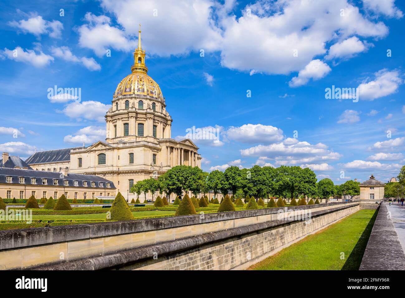 Le Dôme des Invalides à Paris, en France, une ancienne église avec une ...
