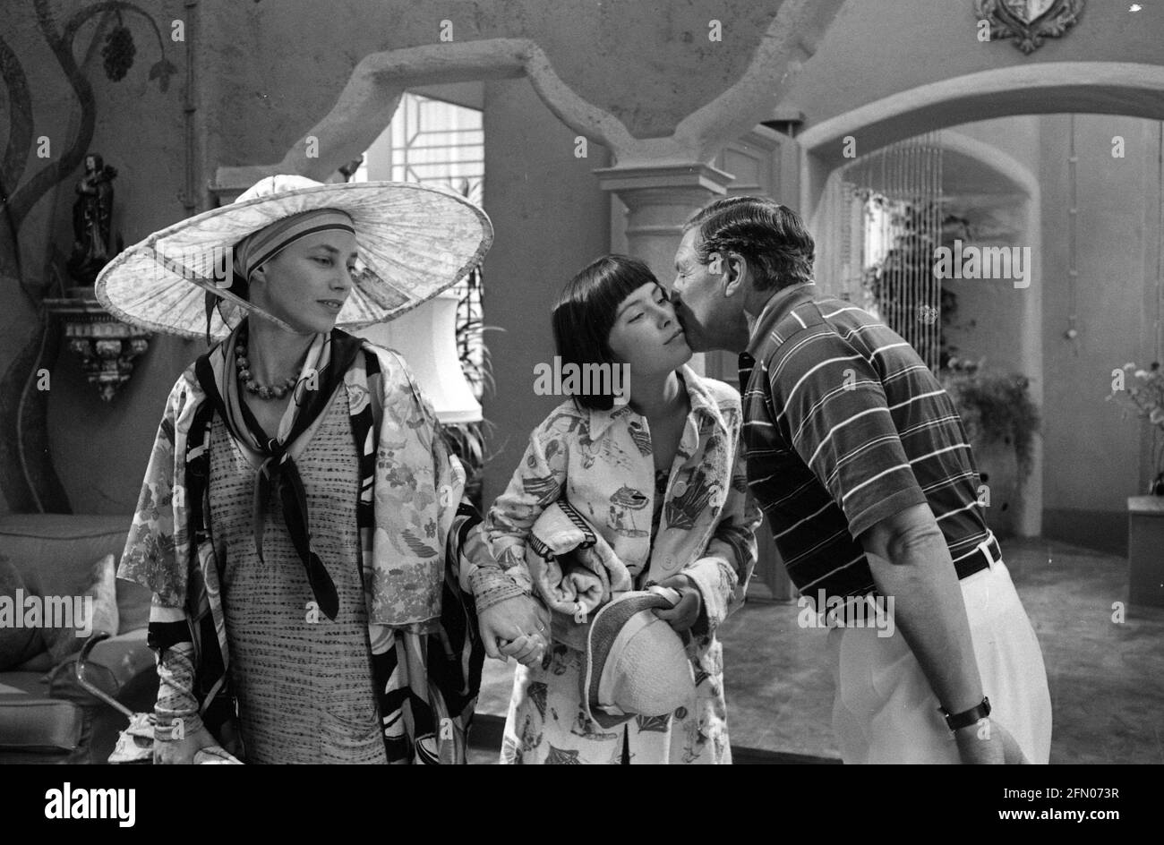 Mal sous le soleil 1982 emily hone Banque d'images noir et blanc - Alamy