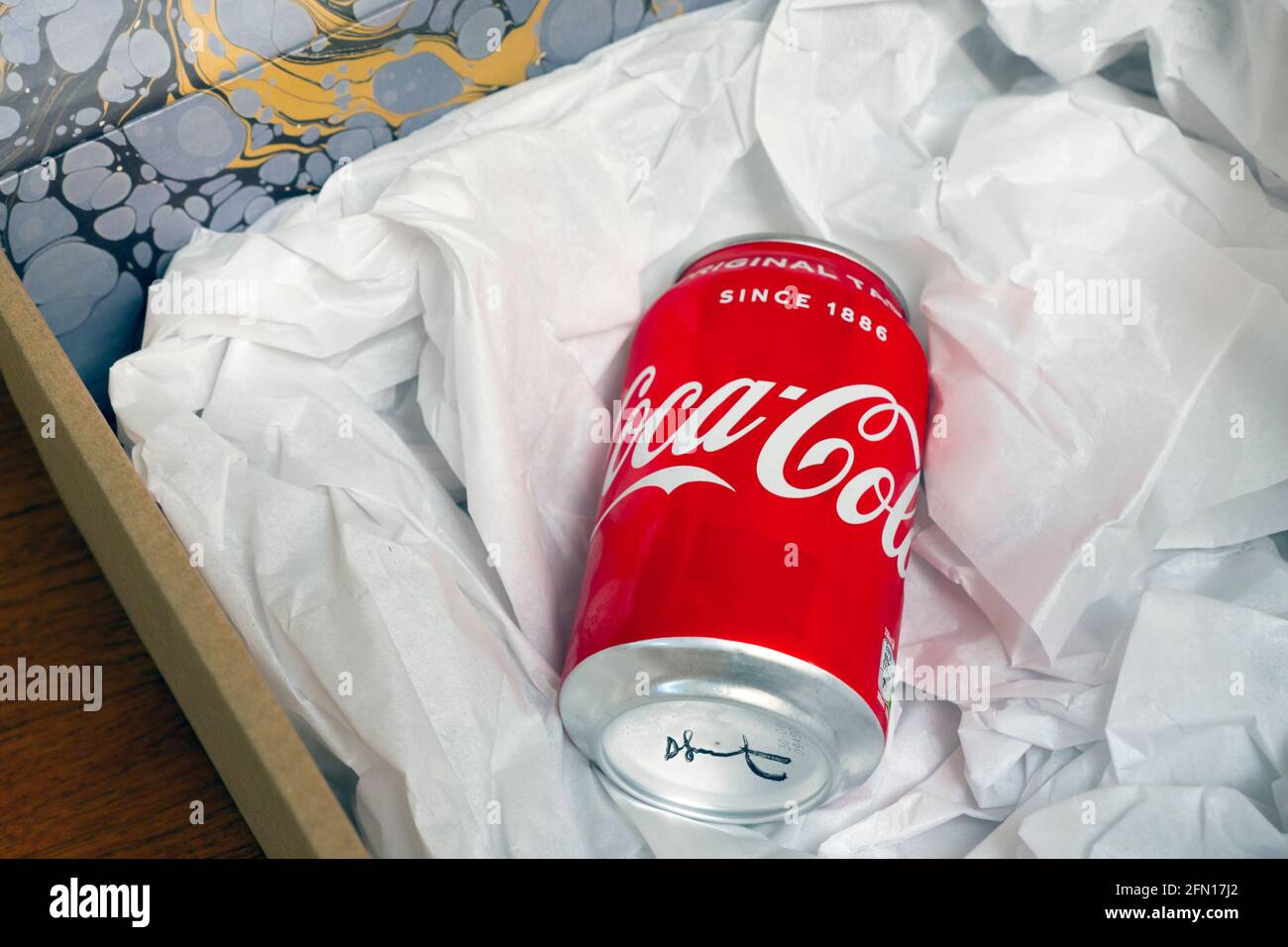 Damien hurst canette de coca cola Banque de photographies et d’images à ...