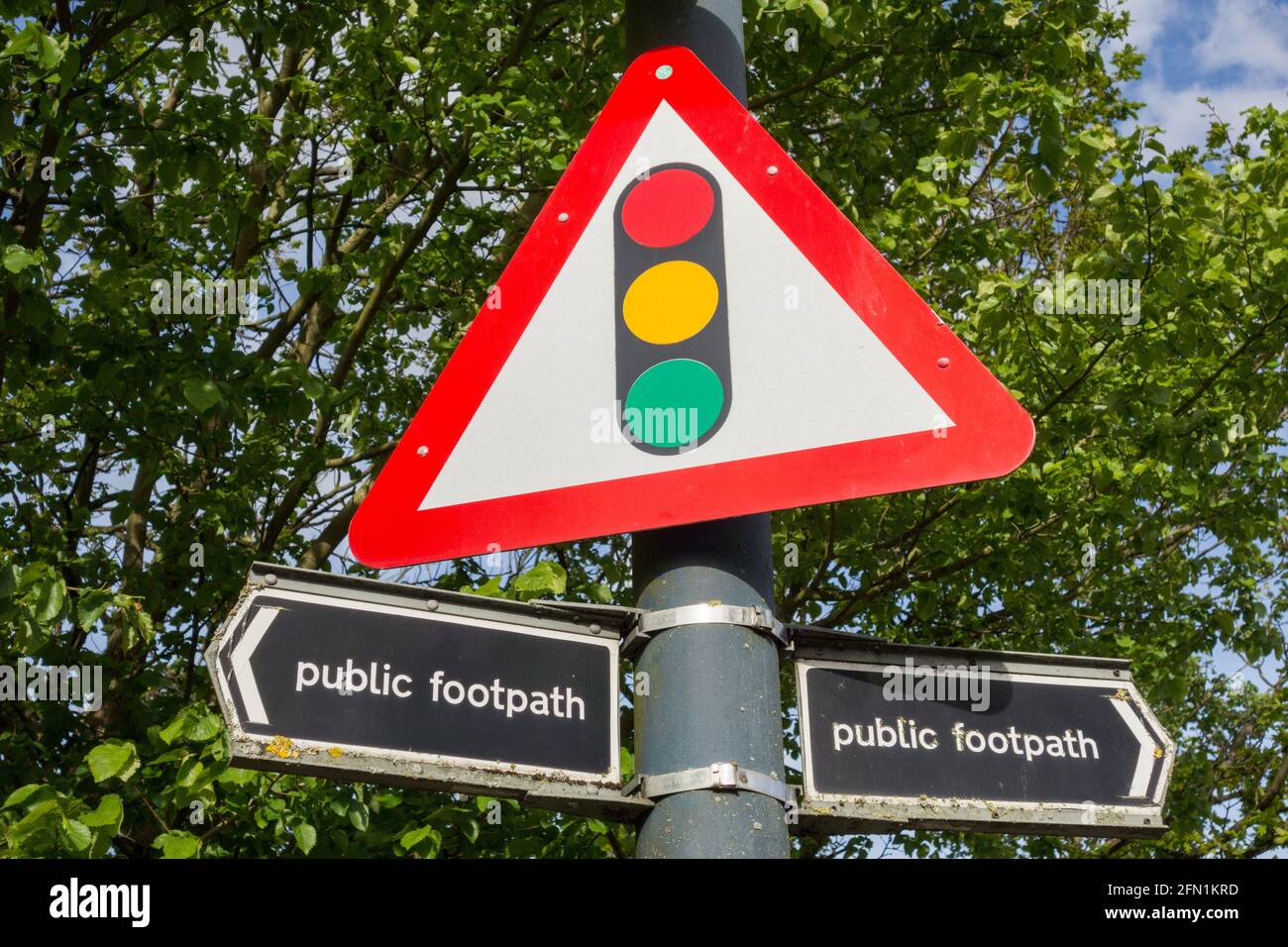 Panneaux de signalisation triangulaires Banque de photographies et d ...