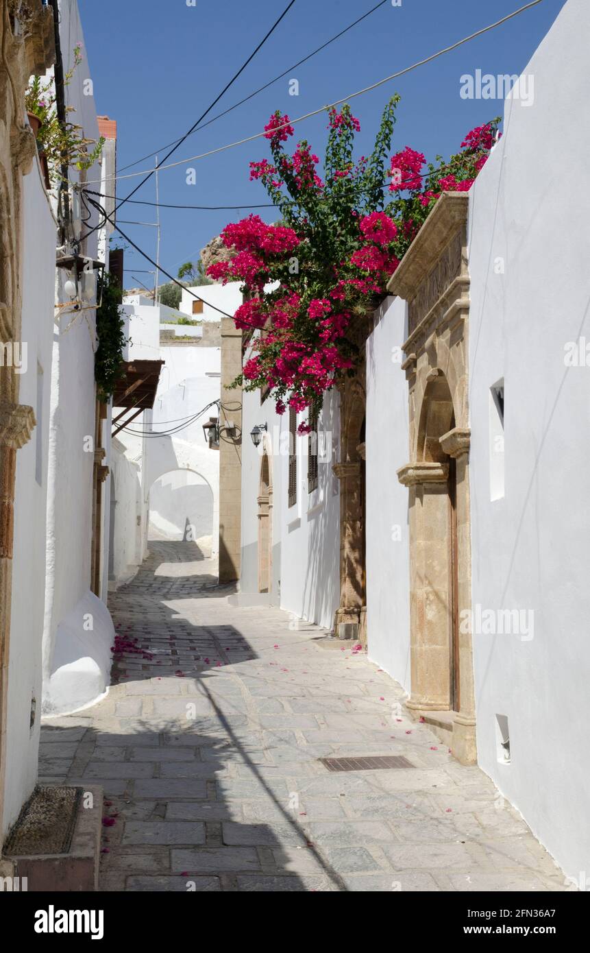 Lindos street Banque de photographies et d’images à haute résolution ...
