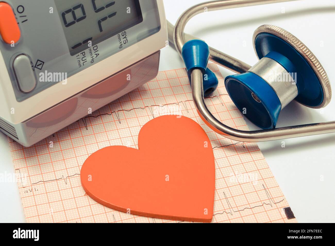 Stéthoscope médical, forme cardiaque et équipement pour mesurer la ...