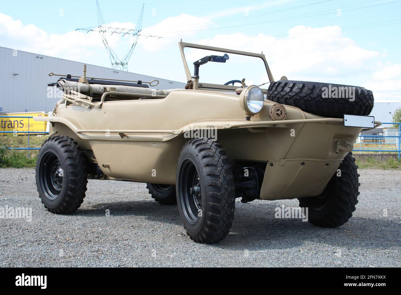 Vw typ 166 schwimmwagen Banque de photographies et d’images à haute ...